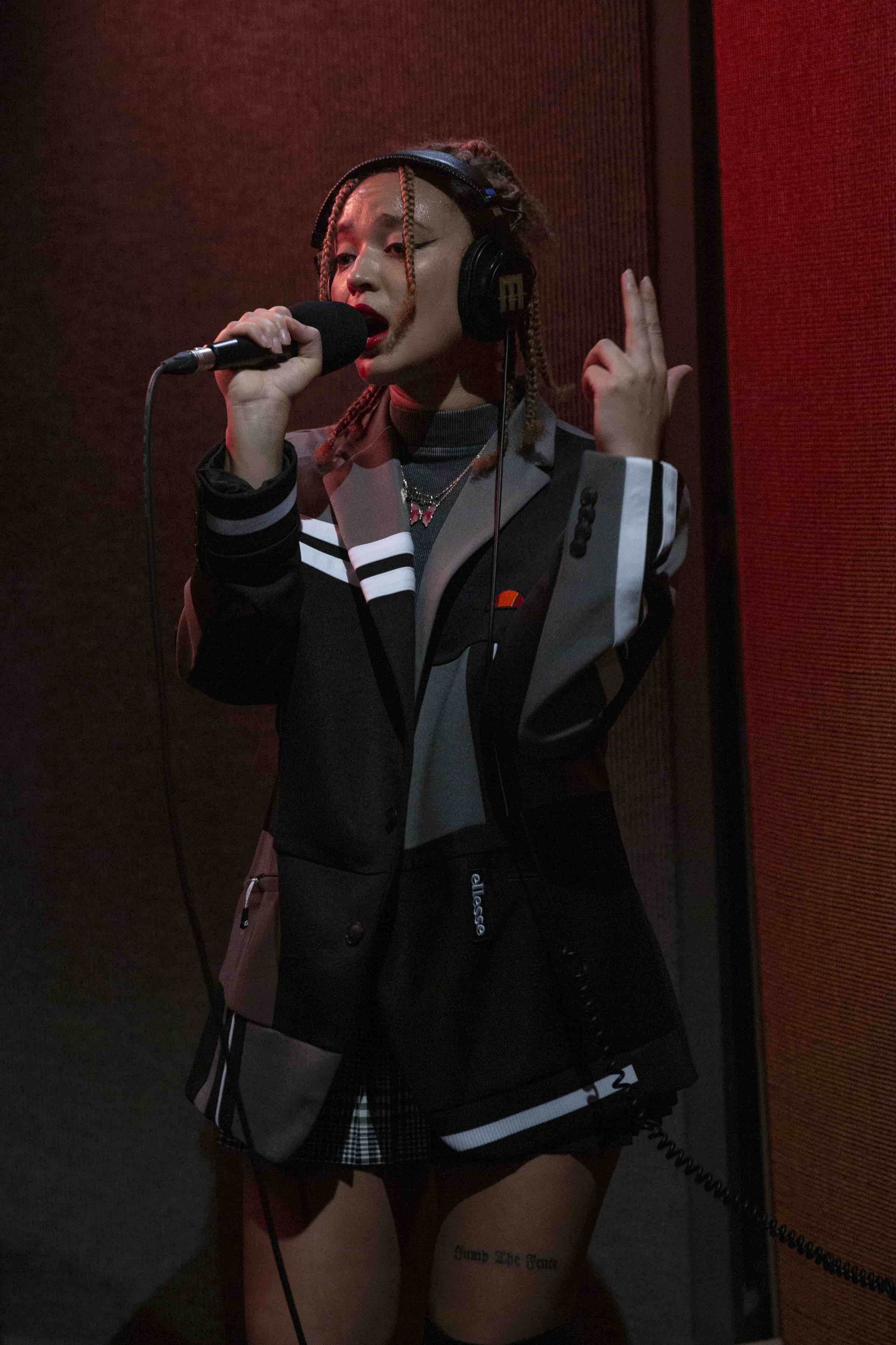 Live Gallery: Connie Constance Livestream From Metropolis Studios ...