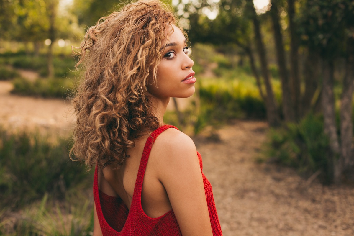 Izzy Bizu Announces New Album 'A Moment Of Madness' | News | Clash Magazine
